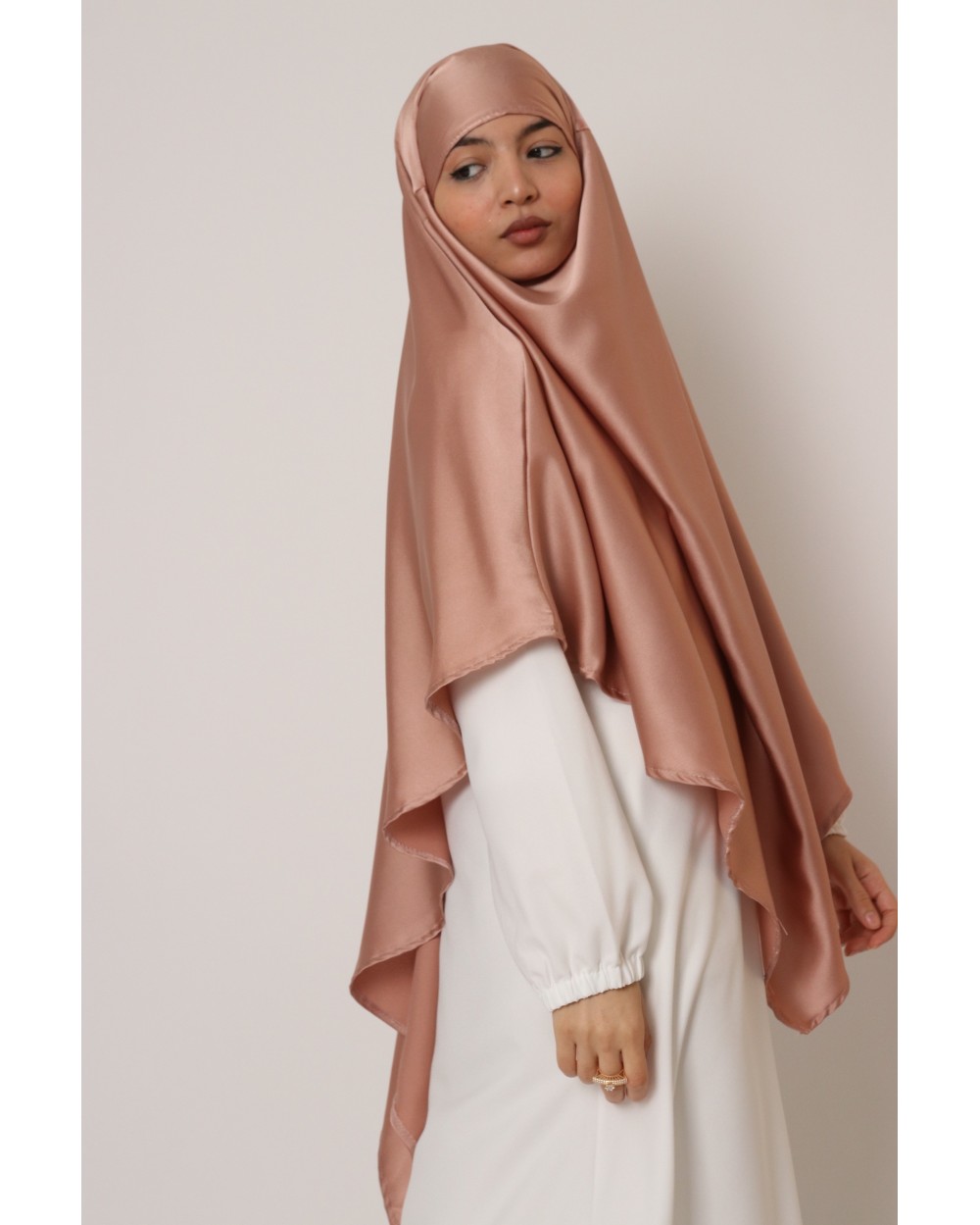 Khimar long bandeau intégré satin coupe pointe femme musulmane voilée